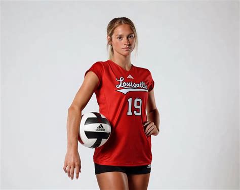 Louisville Volleyball Star Elena Scott Swoons Over National