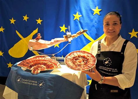 Miriam Salas Martín Cortadora De Jamón En Badajoz
