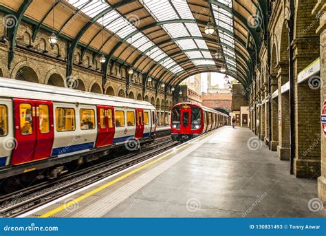 Notting Hill Gate Station Stock Image Image Of Roof 130831493