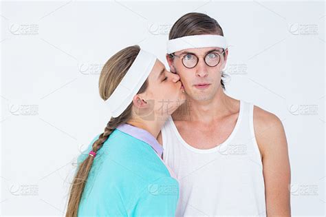 极客潮人亲吻她的男朋友 极客潮人亲吻她的男朋友