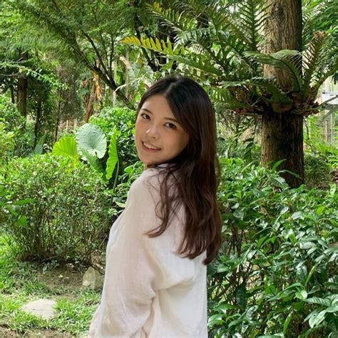 真的是要有一些錢才能養，學生時期小臭貓看個病差點把我餓死