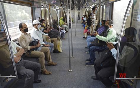 A Bag Creates A Commotion At Karol Bagh Metro Station Social News Xyz