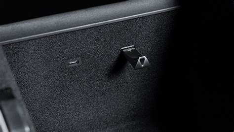 Tesla выпустила фирменный USB накопитель InfoCity