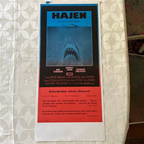 Se Produkter Som Liknar Hajen Stolpaffisch På Tradera 699013666