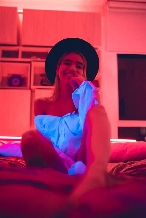 Miranda Banks Takes Off Her Shirt To Show Her Big Fake Tits Photos