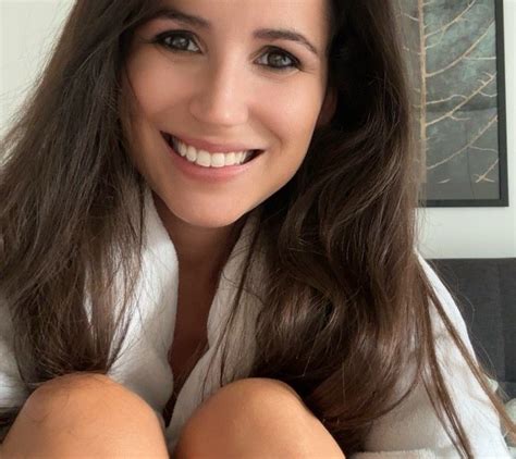 Emily Valentina Usuaria De Twitter Hecha Con Inteligencia Artificial