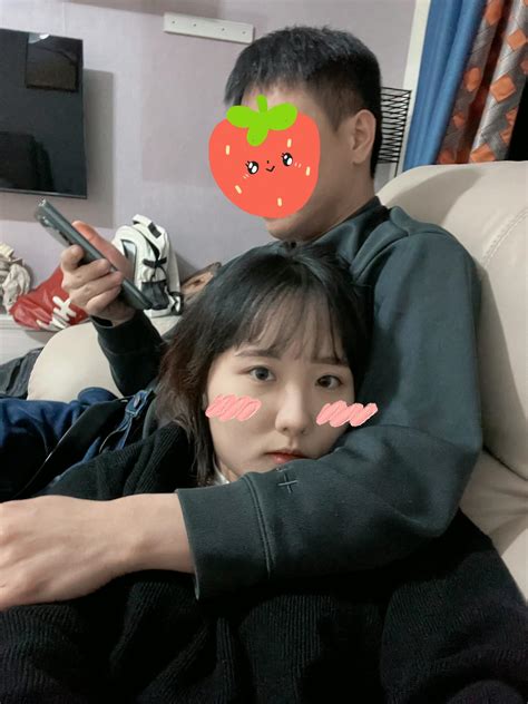 💓與老闆的戀愛日常💓 每次早上都想好好起床 結果老闆根本不讓我起來 •̀ •́ 🍉：「我要起來了！」 我剛坐起來 他馬上把我拽回去 👨