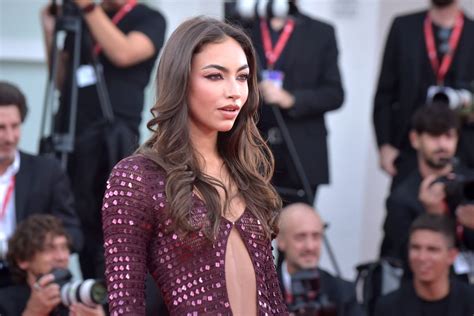 Tutto Su Valentina Cabassi Modella Influencer E Fidanzata Di Ernia