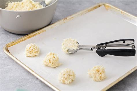 Easy Coconut Macaroons Lil Luna