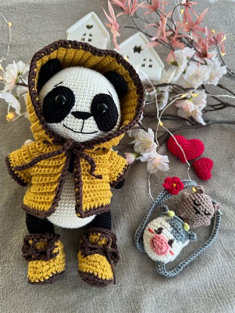Panda mit Jacke, Hoodie und Rucksack – VALENTOYS