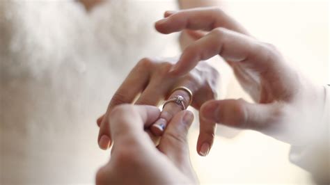 Engagement Rings Vs Wedding Rings A Complete Guide Allurez Jewelry Blog