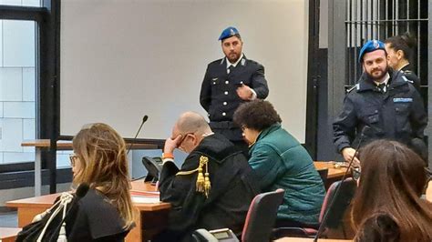 Fu Uccisa Con Calci E Pugni Lex Compagno Evita Lergastolo L8 Marzo