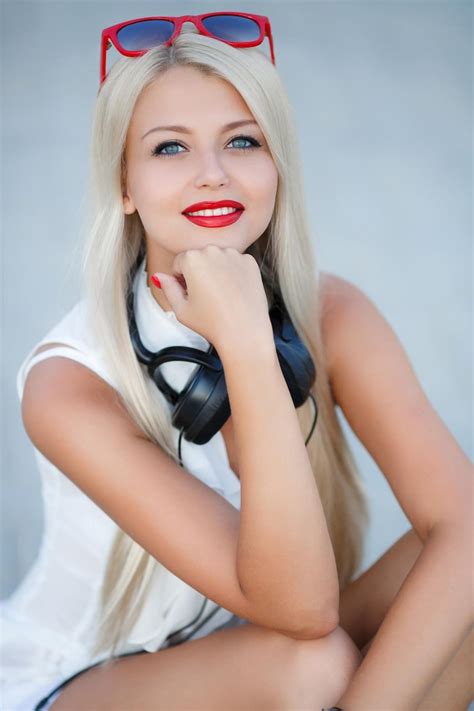 Piekne Mlode Dziewczyny Zdjęcia Pobierz Darmowe Obrazy Wysokiej