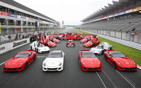 วอลเปเปอร์ รถแข่ง รถสปอร์ต Ferrari ประสิทธิภาพรถ โครงสร้าง ซูเปอร์คาร์ สถานที่เล่นกีฬา