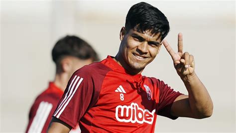 Mercado De Fichajes Arezo Estoy Comprometido En Ascender Con El