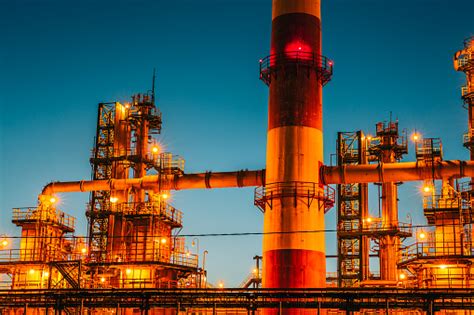 석유 정제 산업 공장 또는 공장 탱크 공장 및 강철 파이프라인 현대 석유화학 기술 가솔린에 대한 스톡 사진 및 기타 이미지 가솔린 강철 공장 산업 건물 Istock