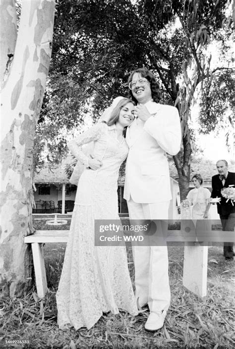 Newlyweds Patsy Sullivan And Jimmy Webb Pose For Pictures During News Photo Getty Images
