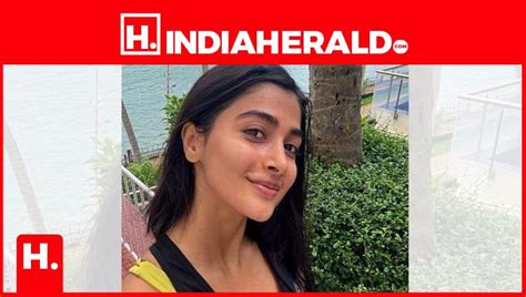 Pooja Hegde Is Irresistibly Tempting In No Make Up Selfie