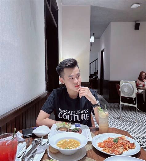 Em trai cu đẹp non tơ sạch sẽ thơm tho chiều khách tận giường traimodel com