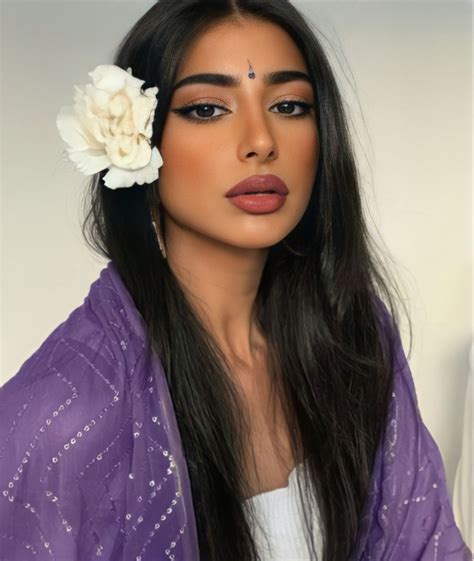 Áurea Taróloga Baralho Cigano Atendente Rainhas Místicas