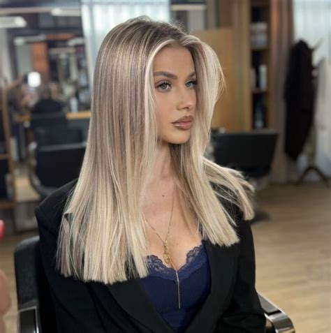 Pin Tillagd Av Jacqueline Nicole På Hairstyles Blonda Frisyrer Frisyrer Hårfärg