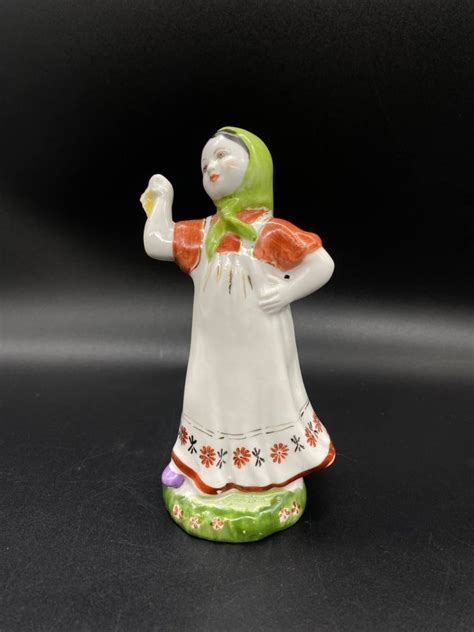 Статуэтка Юная плясунья автор Г С Столбова фарфор роспись золочение Ленинградский