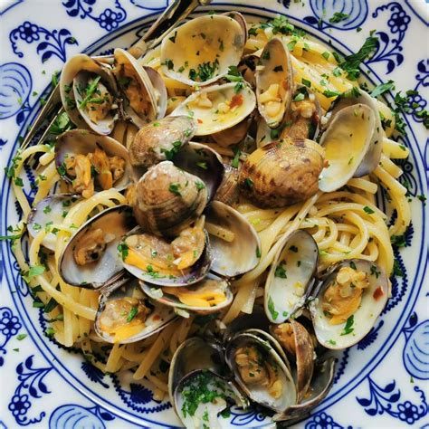 Linguine Alle Vongole Recipe Pasta With Clams The Pasta Project