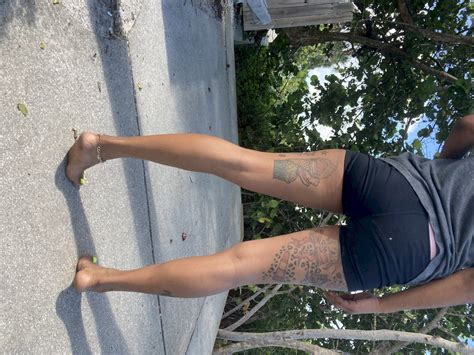 Big Butt Black Chick Loves Spreading Legs To Tease 41 Photos