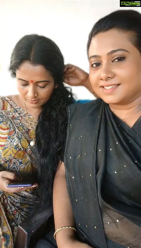 Manju Pathrose Instagram ഇല്ലില്ലം കാട്ടിൽ പാടും മൈനെ Metalicrose1212 Gethu Cinema