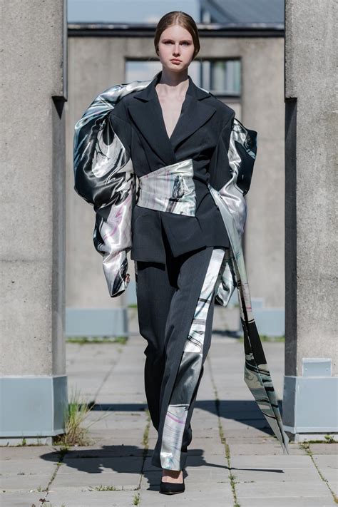 Pin By Thernandocrespo On Looks Inspo Fashion Textiles Fashion Types Of Fashion Styles