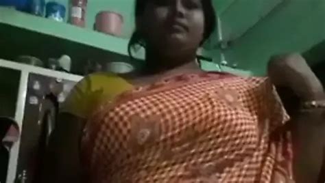 孟加拉诱惑者dolon Majumdar在淋浴时手淫 Xhamster