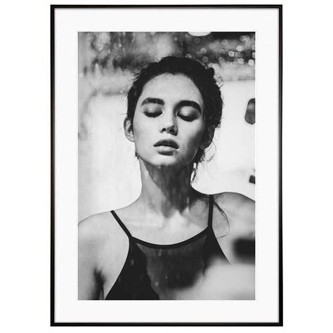 人物の写真 目を閉じた女性 インテリアモノクロアートポスター額装 As2160 インテリアアート写真・通販のアートスクワッド