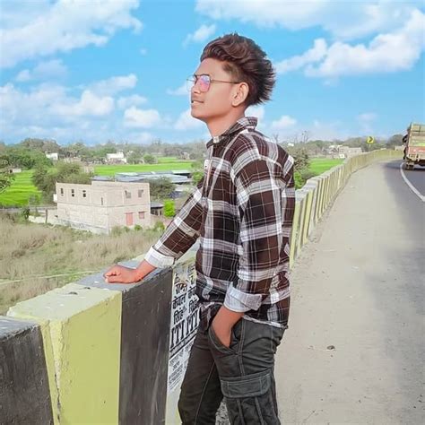 Rupesh Editor 04 • Threads Say More