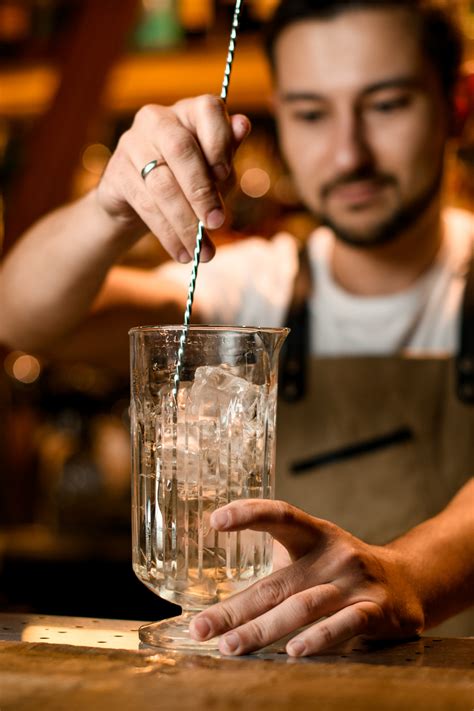 Shaking Vs Stirring In Cocktails The Ultimate Guide The Cocktail Bird