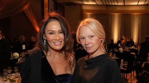 Etre Hyper Sexualisée Cest Difficile Ce Sex Symbol Des Années 90 Se Met à Nu Terrafemina