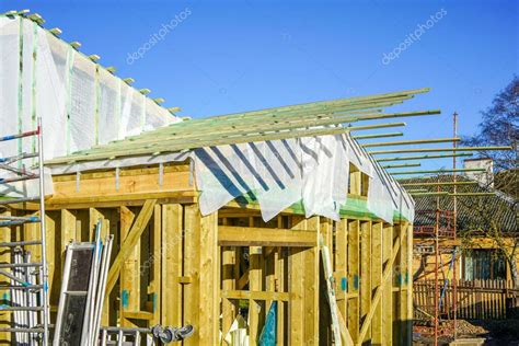Nuevo Edificio De Construcción De Madera Moderna En El Proceso De Construcción Cubierta Con