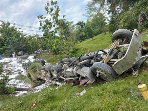 Aparatoso Accidente De Un Camión En Vía Medellín Bogotá Deja Varias