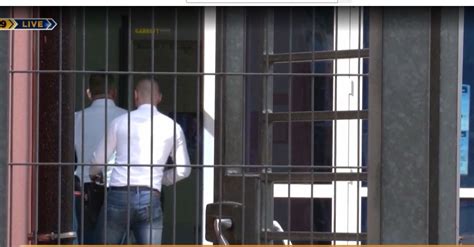 Në Kërkim Për Dosjen E Kryeprokurorit Zarka Vetëdorëzohet Avokati Radovan Çela Abc News