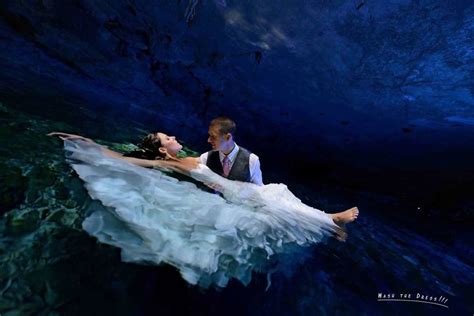 Ive Been Photographing Couples Underwater For 21 Years And Here Are My Favorite Shots Bored Panda