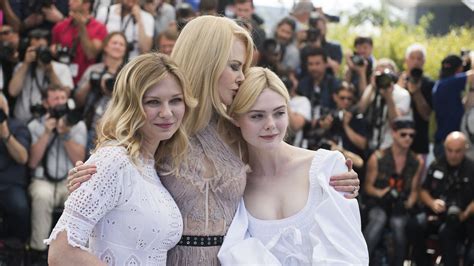 Kirsten Dunst Posing Actress Hollywood Wallpapersbin
