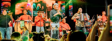 En Video Unas Fanáticas Le Pegaron Tremenda Manoseada A Farid Ortiz En Un Concierto