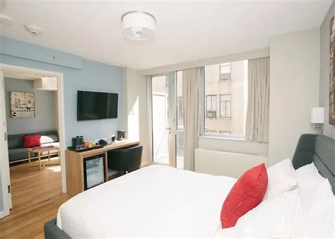 Hotel 32 32 New York 2 Restaurants