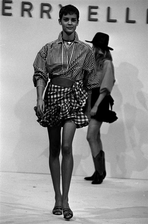 90s Supermodels Who Dominated The Runway [photos]