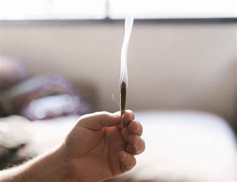 How To Light A Joint Step By Step Inhalco