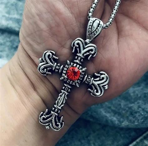 خرید و قیمت گردنبند صلیب نگین دار باستانی ارسال رایگان ترب