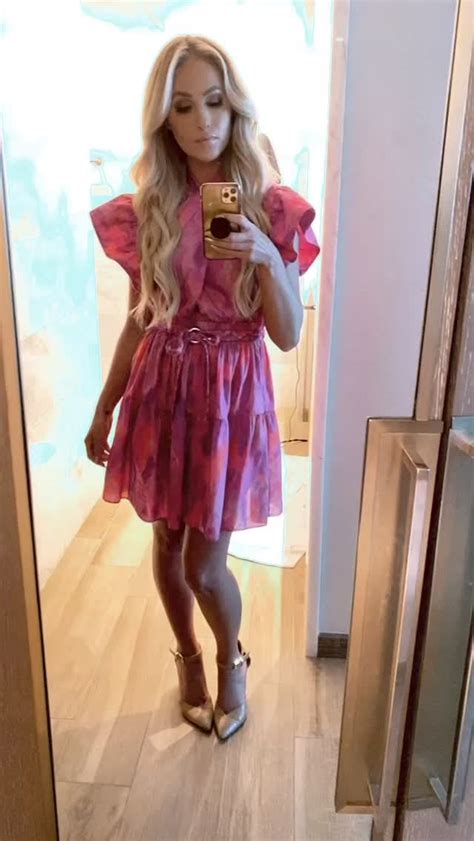 Mirror Selfie R Tomilahrenhot