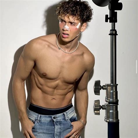 Bene Beneschulz Snapchat Stories Spotlight And Lenses