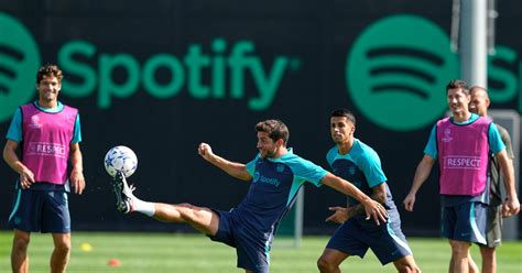 Sergi Roberto Vuelve A Entrenarse Con El Grupo Un Mes Después Infobae