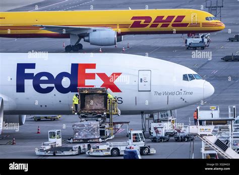 Fedex Express Boeing 777 Fs2 Cargo Aircraft Air Freight Containers Are