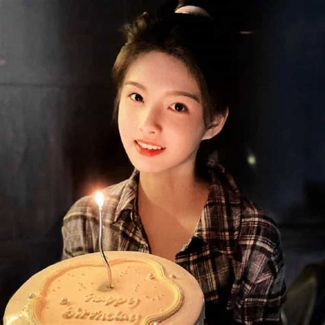 05后女明星艾米氛围感女生头像 为有暗香来丫鬟千芷可爱微信头像